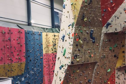 Kletterhalle Wien - Bouldern und Seilklettern